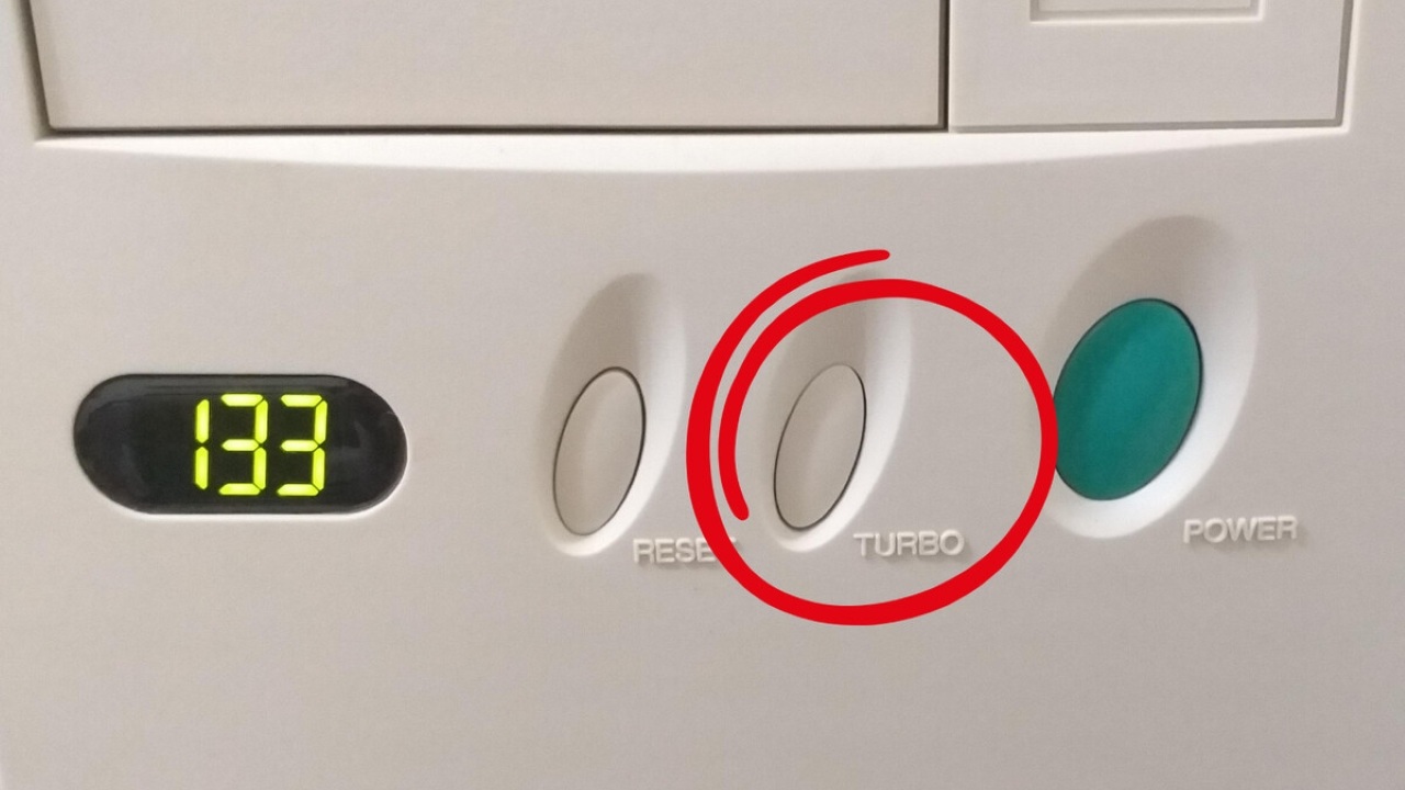 A verdade sobre o botão Turbo nos PCs antigos